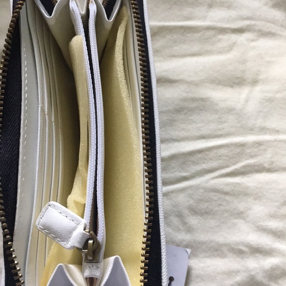 Isabella Fiore | Bags | Isabella Fiore Lealac Mdium Zipper Wallet ...